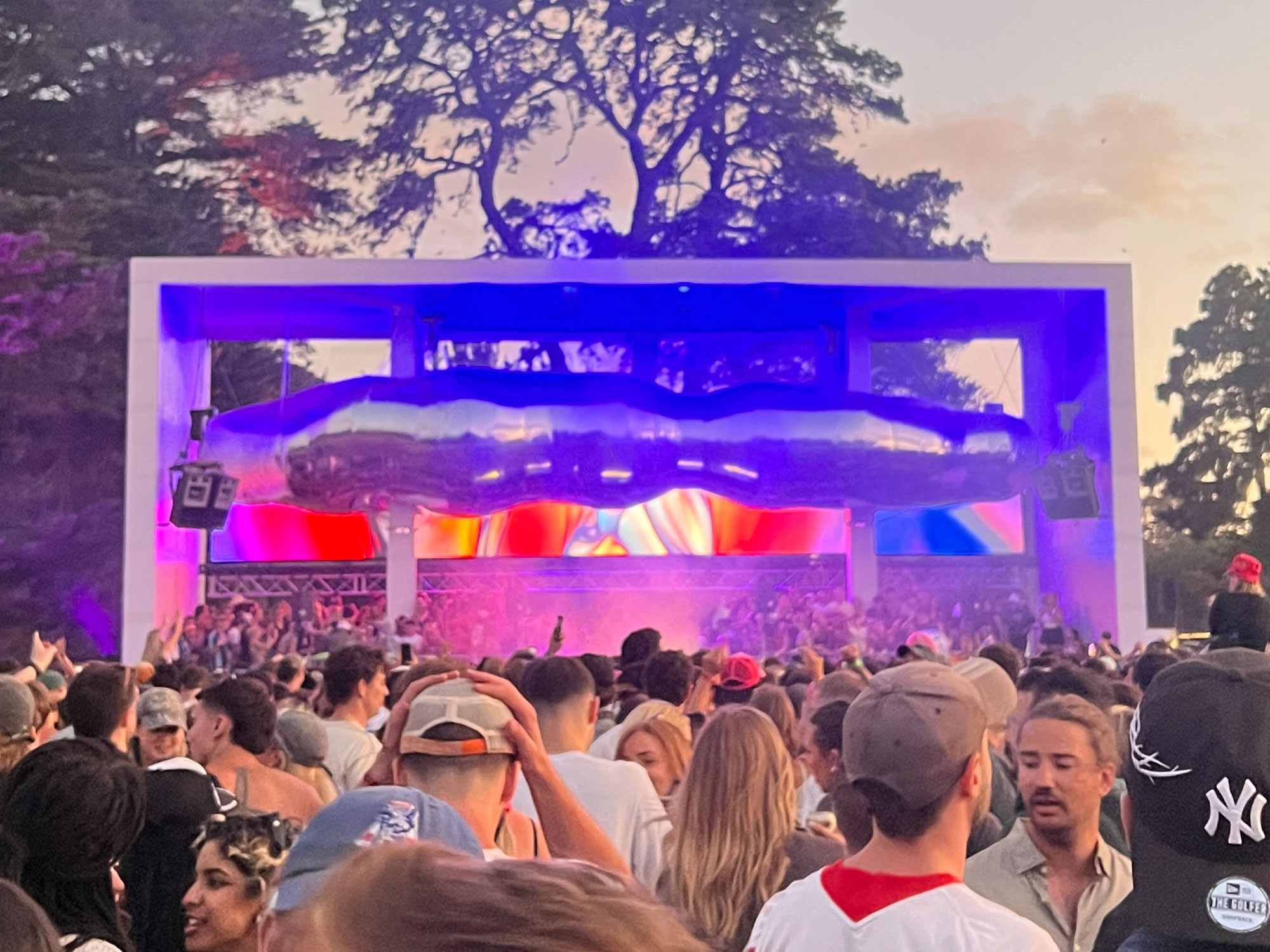 Organic-Inspired Inflatable Concert Stage Decorations for LTECNYD