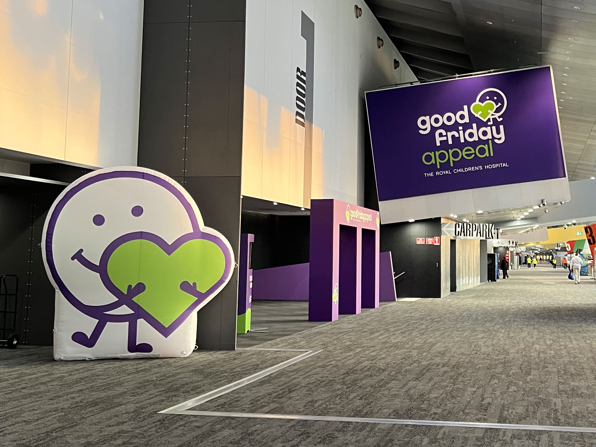 Inflatable Mascot Marks Entry at Melbourne’s Good Friday Appeal